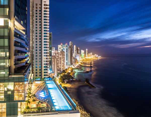 Lais Puzzle - Skyline von Cartagena de Indias in der Abenddämmerung ...