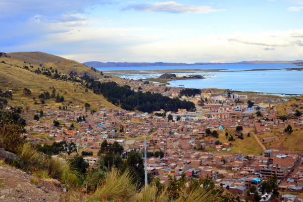 Lais Puzzle - Panoramablick auf die Stadt Puno am Titicaca, Peru 2.000 ...