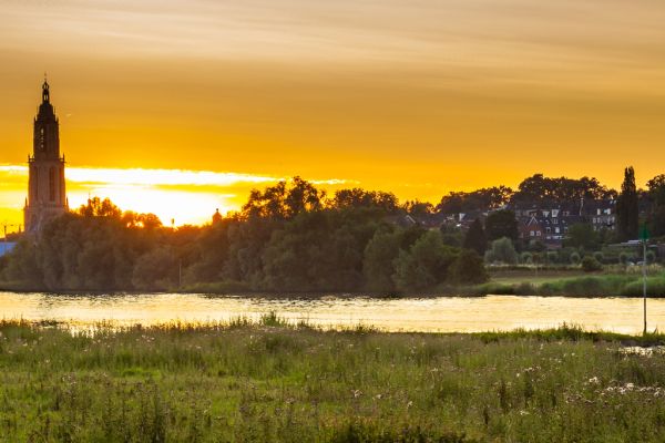 Lais Puzzle - Skyline der Stadt Rhenen bei Sonnenuntergang mit Cunera ...