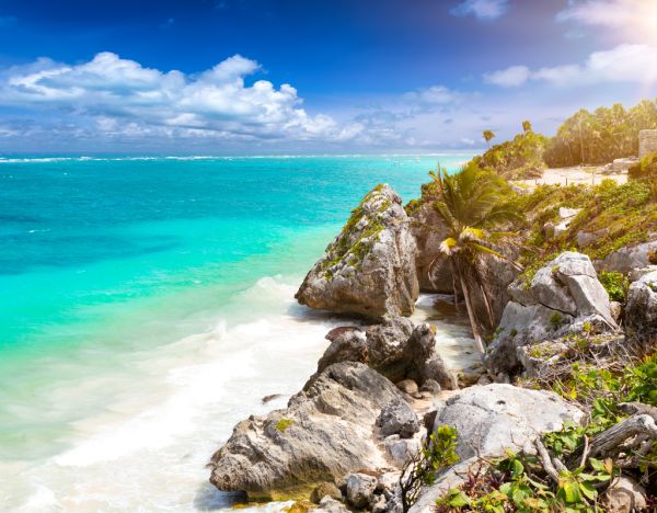 Lais Puzzle - Die Küste von Tulum mit türkisem Ozean und Maya-Ruinen ...