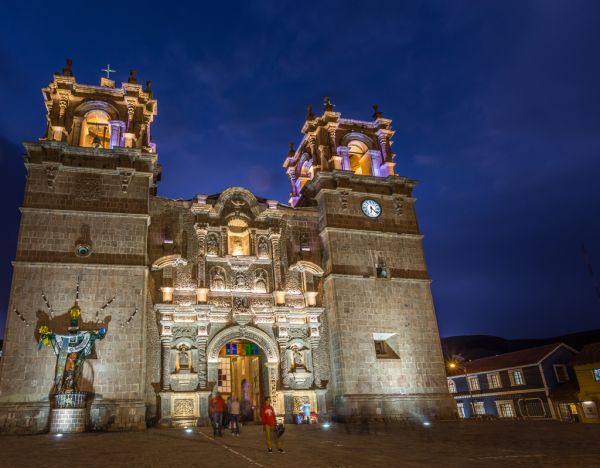 Lais Puzzle - Panoramablick auf die Kathedrale von Puno bei Nacht in ...