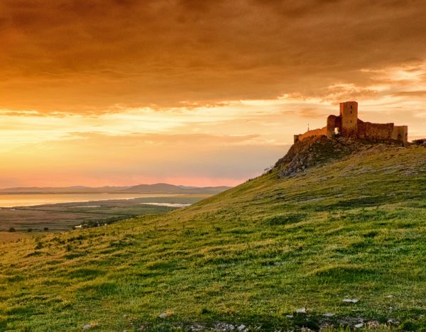 Lais Puzzle - Sonnenuntergang in Rumänien in Dobrogea bei der Festung ...
