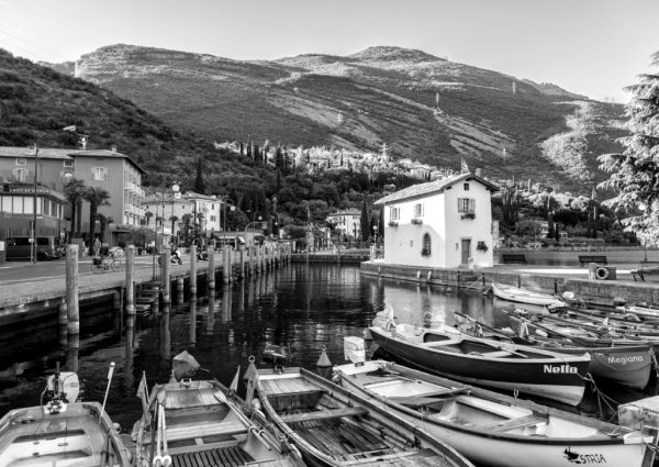 Lais Puzzle - Torbole, Gardasee in schwarz weiß 500, 1.000 & 2.000 Teile